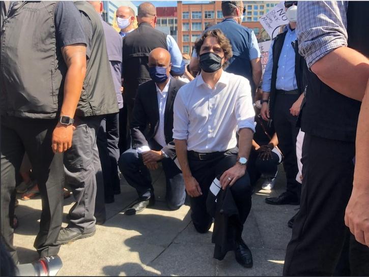 To Express Solidarity, Justin Trudeau Kneels Down With Protesters At ...