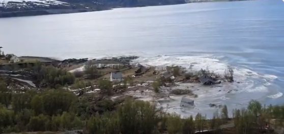 Scary Video Shows Mudslide Sweeping Away Eight Houses Within Seconds In ...