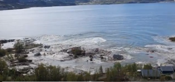 Scary Video Shows Mudslide Sweeping Away Eight Houses Within Seconds In ...