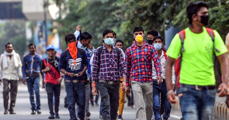 5 Baje 5 Minute - How Some People Violated Social Distancing