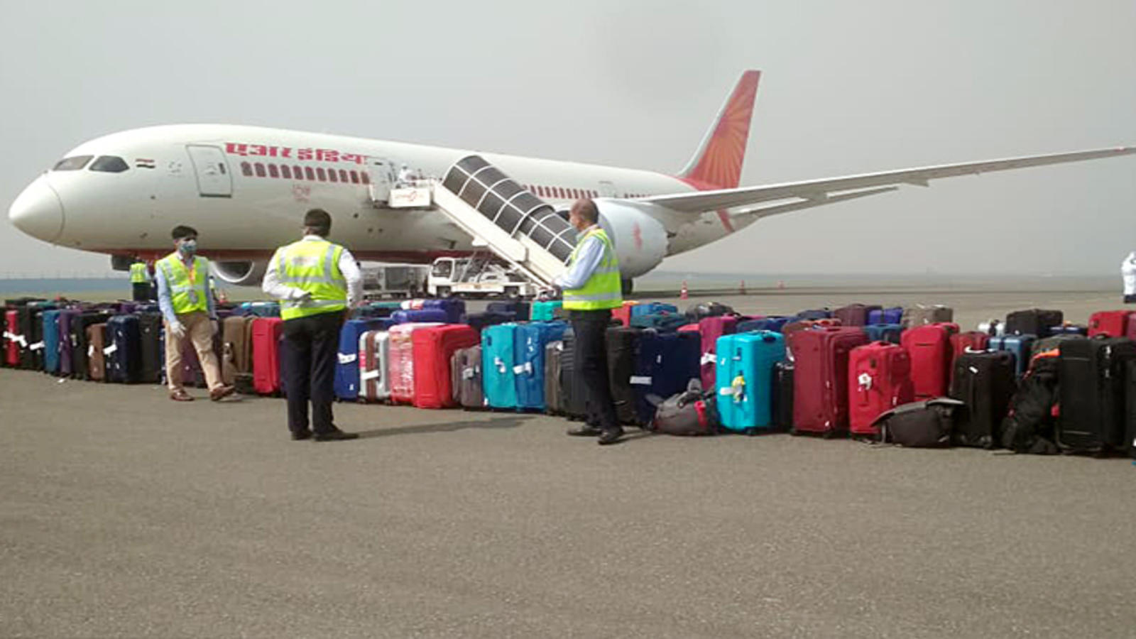 Meet Captain Swati Rawal, The Brave Mother Who Flew The Plane Which ...