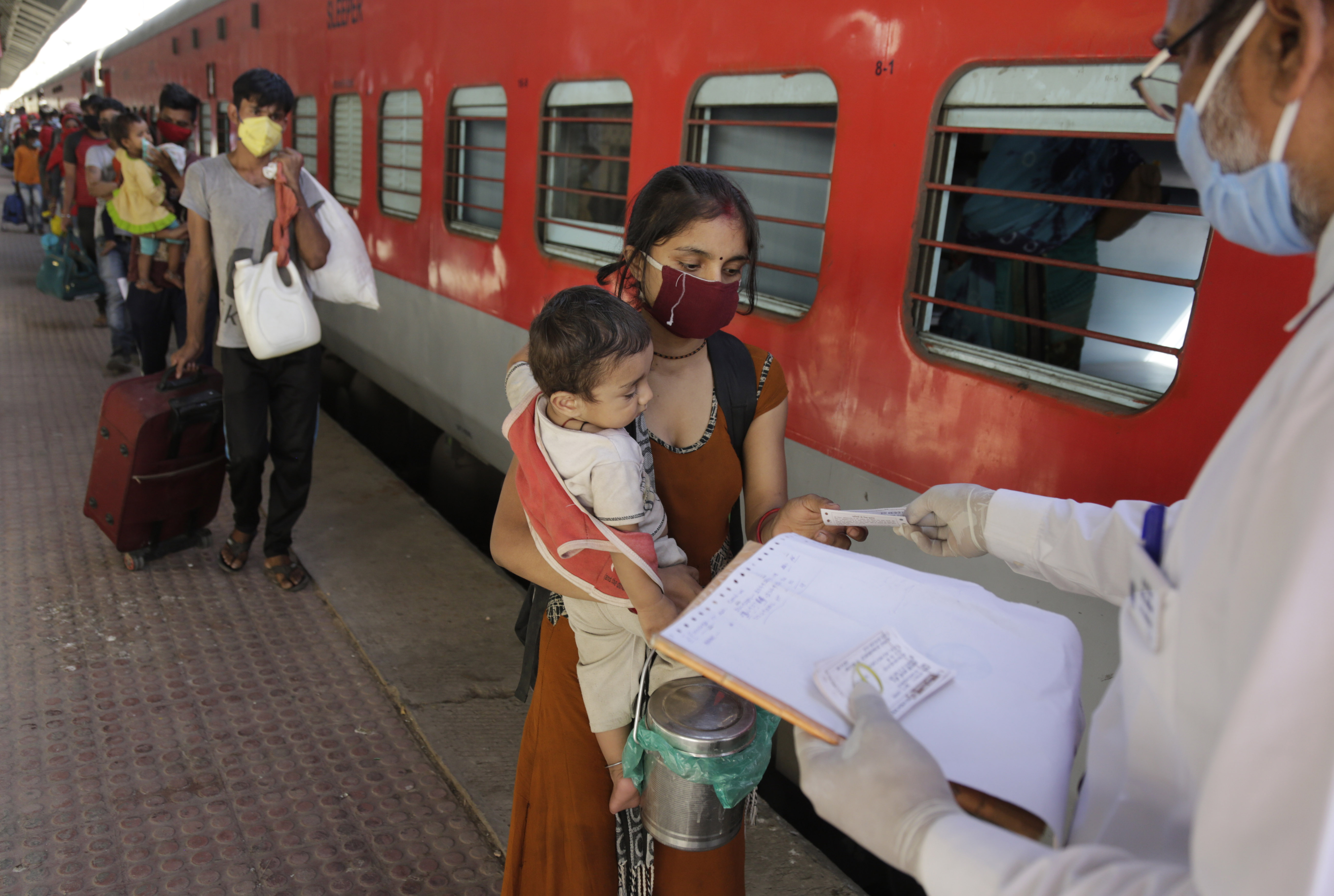 With 140 Shramik Trains, Railways Have Ferried Around 1.35 Lakh Migrant ...