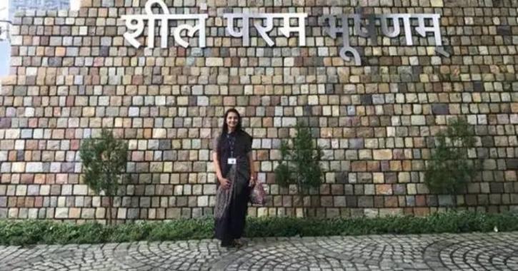 IIT टॉपर पर जॉब से खुश नहीं थीं, UPSC में 2 बार इंटरव्यू में छंटी ...