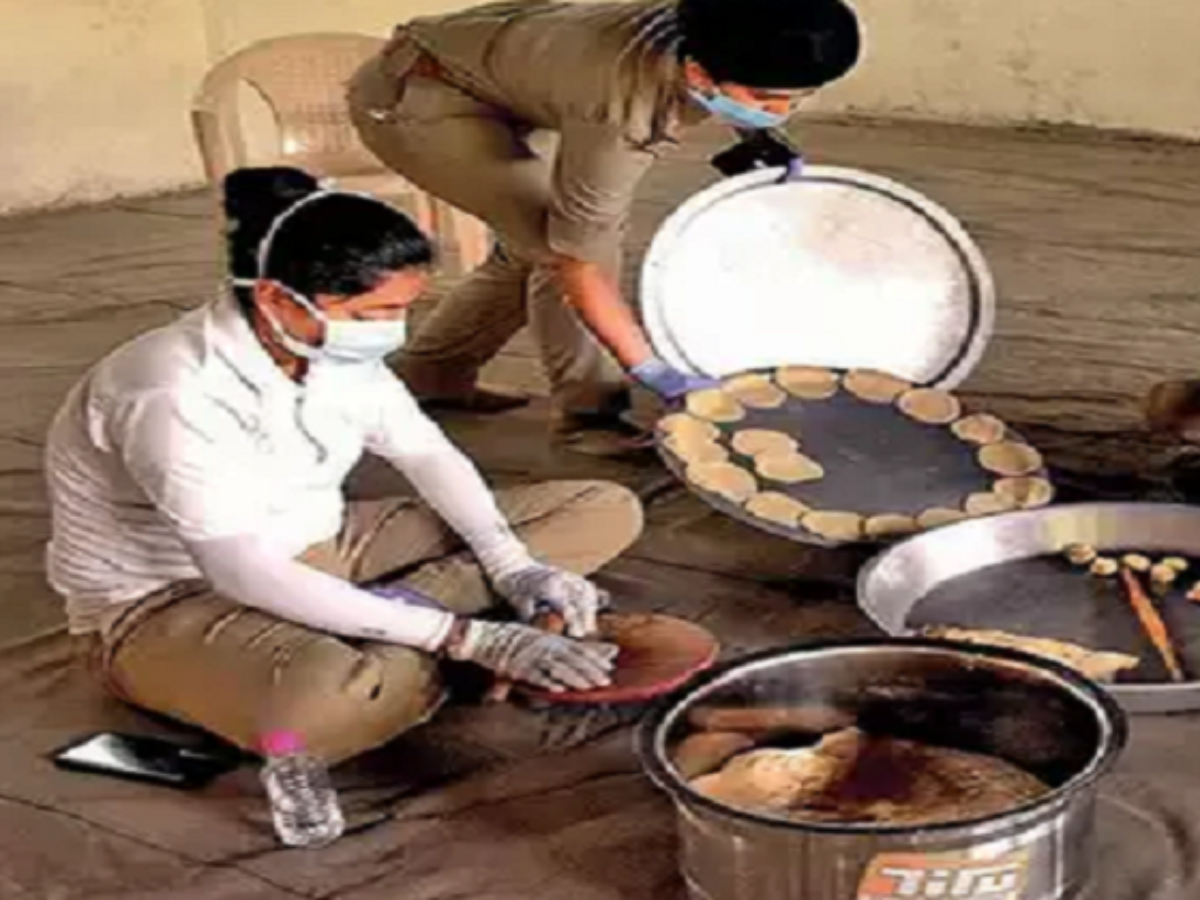 Vadodara Cops Turn Police Station Into Community Kitchen, Make 600 ...