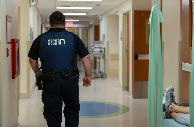 Doctor Saved Security Guard's Life, Now Guard Is Protecting His ...