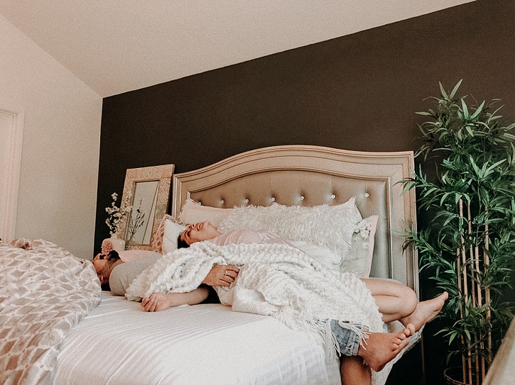 Photographer Takes Couple's Pics Through Facetime