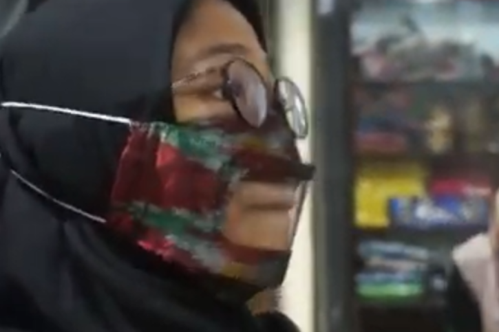Indonesian Tailors Make See Through Masks To Make Communication Easier ...