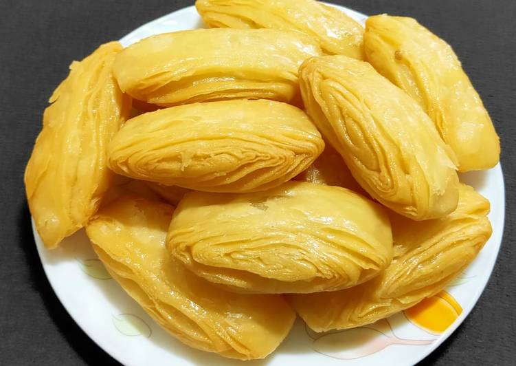 एक गृहणी ने सुनाई पूर्वी यूपी की सबसे ख़ास मिठाई 'खाजा' की कहानी ...