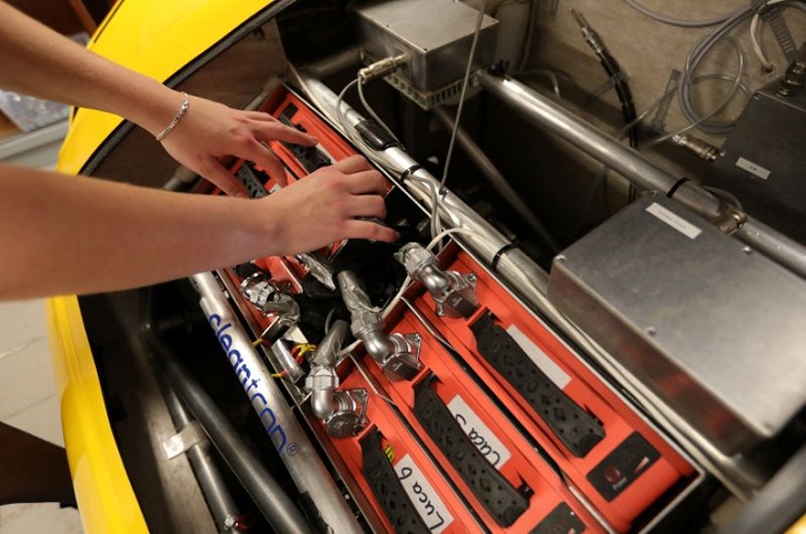 Dutch Students Build An Electric Car Made From Recycled Material