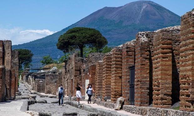 Woman Returns Artefacts She Stole From Pompeii After 15 Years As They ...