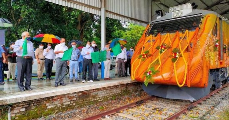 Indian Railways Unveils New Tejas Express Locomotives