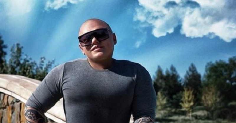 Female Powerlifter Told To Prove She's A Woman Before Boarding Flight