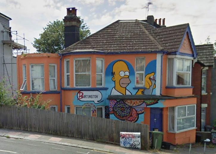 Man Discovers His New House Is Covered On The Outside With Huge ...