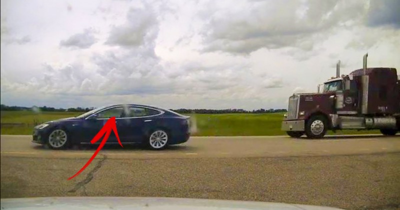 Tesla Autopilot - Driver Caught Sleeping With Car Doing 140 kmh