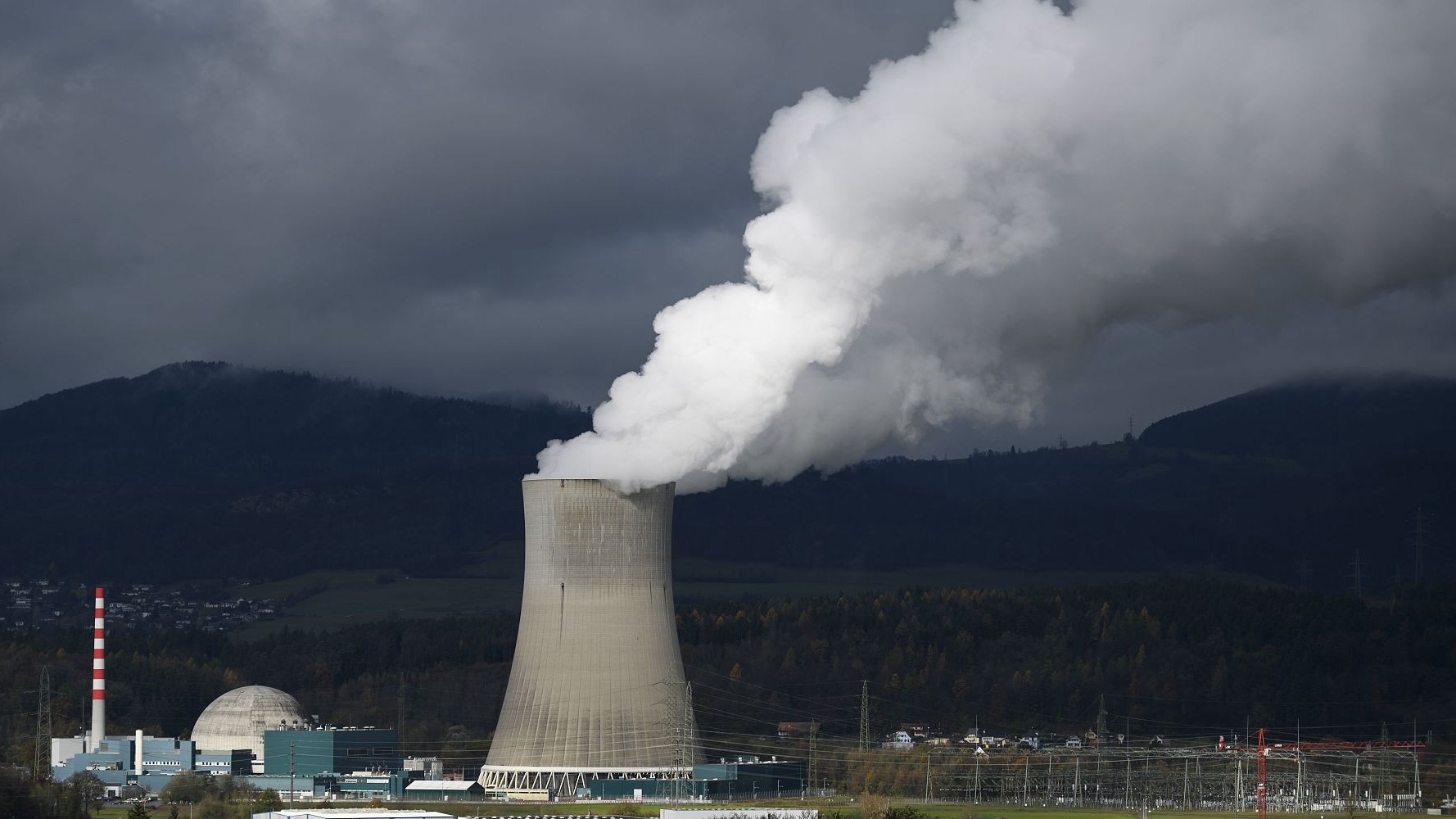 New Diamond Battery Will Last 28,000 Years, Powered By Nuclear Waste