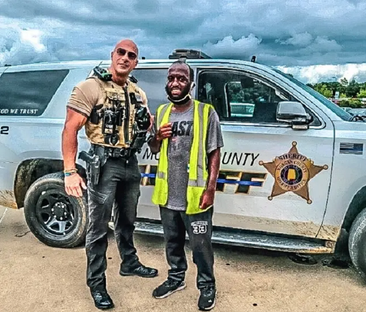 US Police Officer Eric Fields Is Dwayne Johnson's Doppelganger