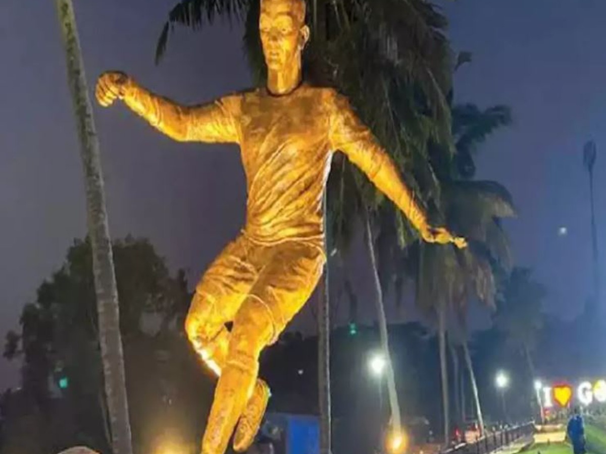 The Statue Of Cristiano Ronaldo Has Been Installed In The Capital City ...