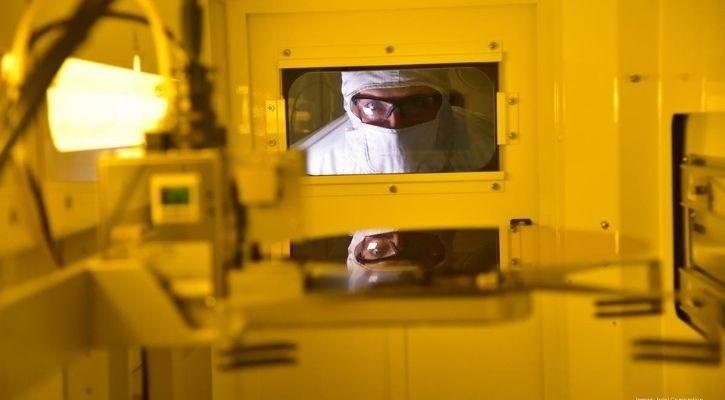 IT Minister Welcomes Intel To Make Chips In India, After ₹76,000 Crore ...