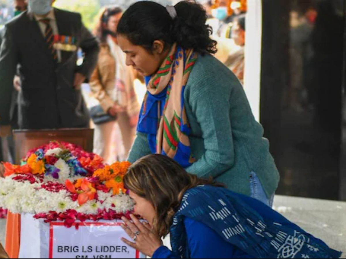 "Must Give A Smiling Send-off": Brigadier LS Lidder's Wife Kisses ...