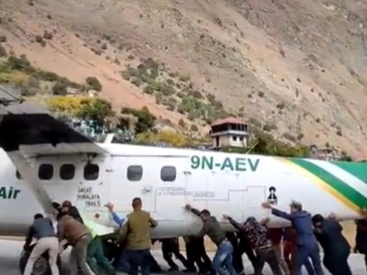 Passengers Push Plane Off Runway After Tyre Burst