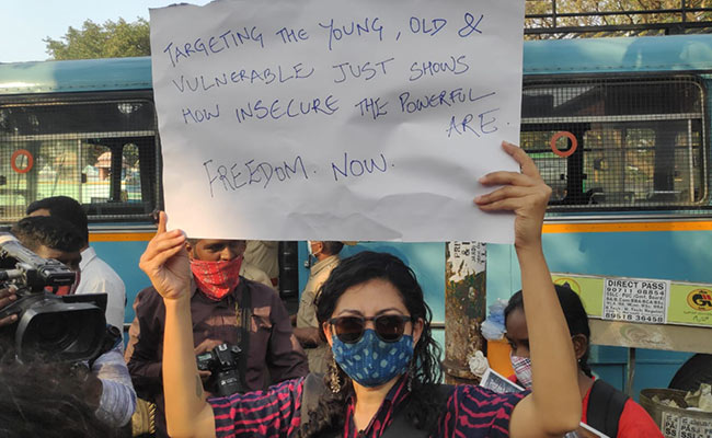 Disha Ravi Case: Massive Protest In Bengaluru Against Arrest ...