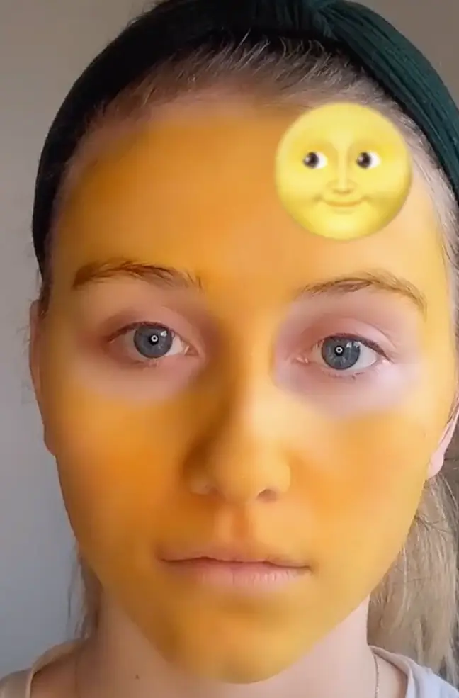 Woman's Face Turns Yellow After Using DIY Turmeric Facemask