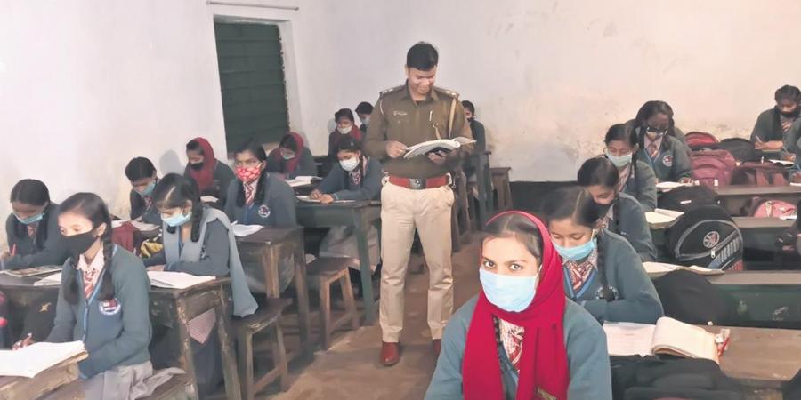 Jharkhand Cop Takes Coaching Classes
