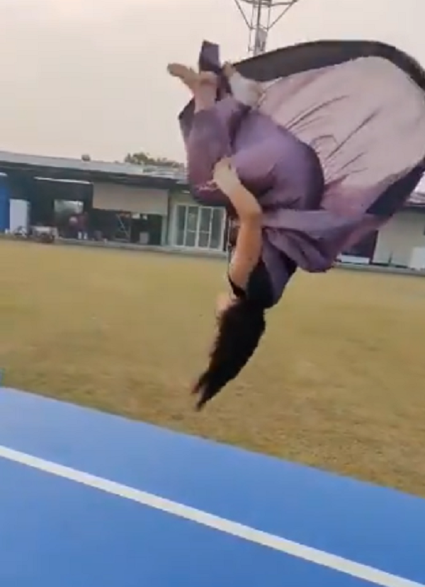 Video: Gymnast Doing Backflips In A Saree