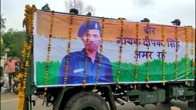 Vir Chakra Nk Deepak Singh Saved Lives Of 30 Soldiers
