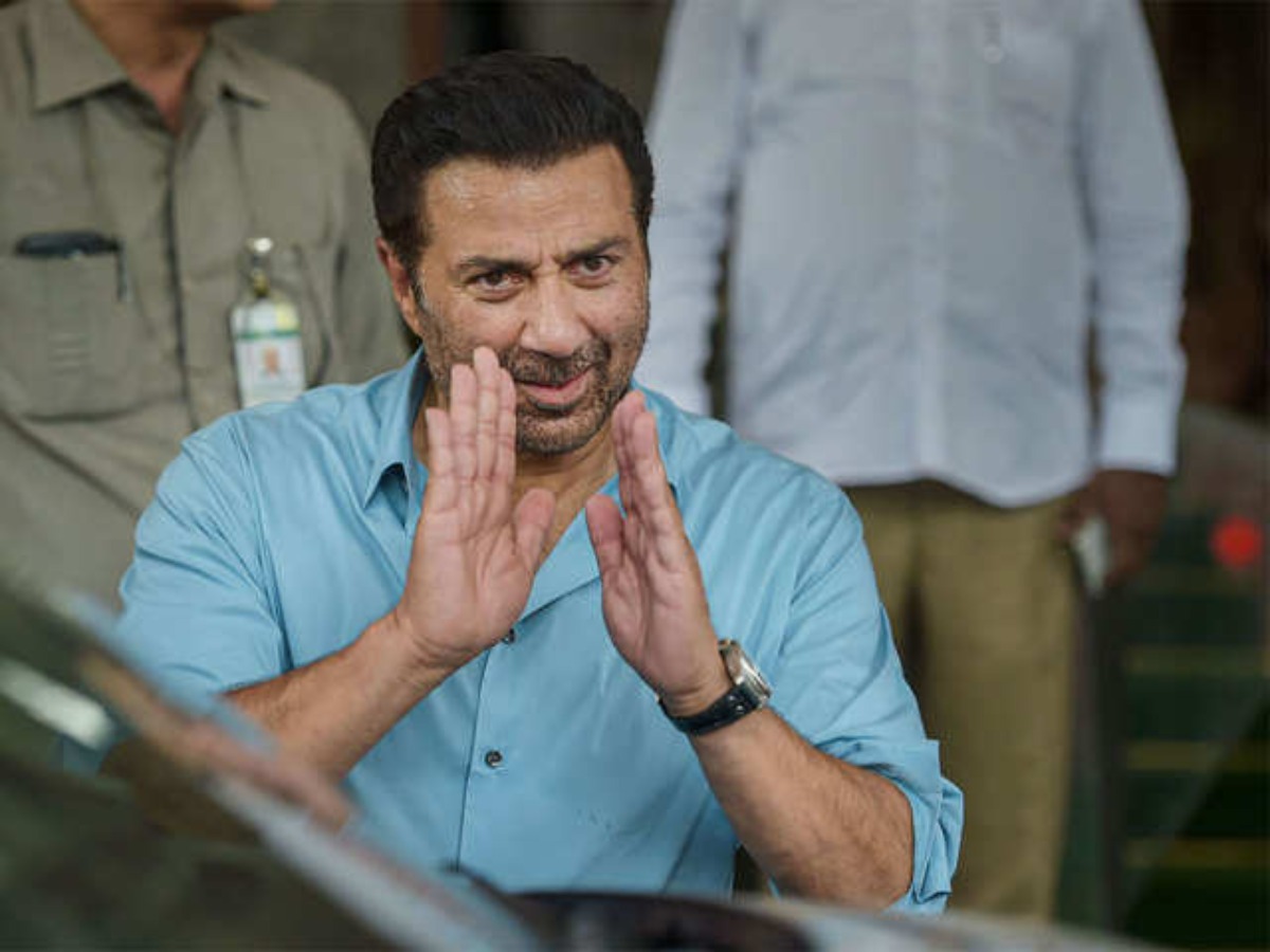 Sunny Deol Distances Himself From Deep Sidhu, Malaika Arora Trolled ...