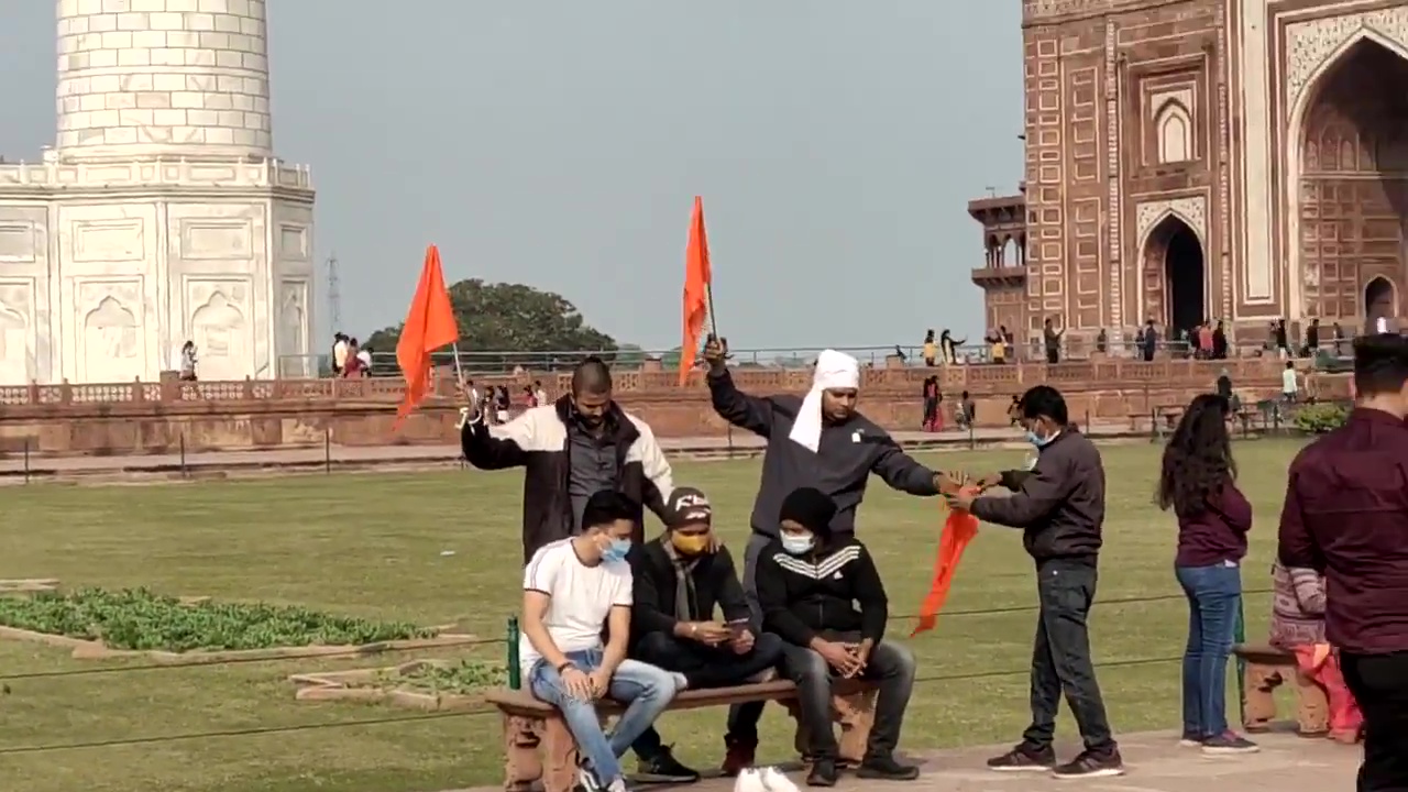 Group Protesting Hijab Row Tries To Chant Hanuman Chalisa At Taj Mahal ...