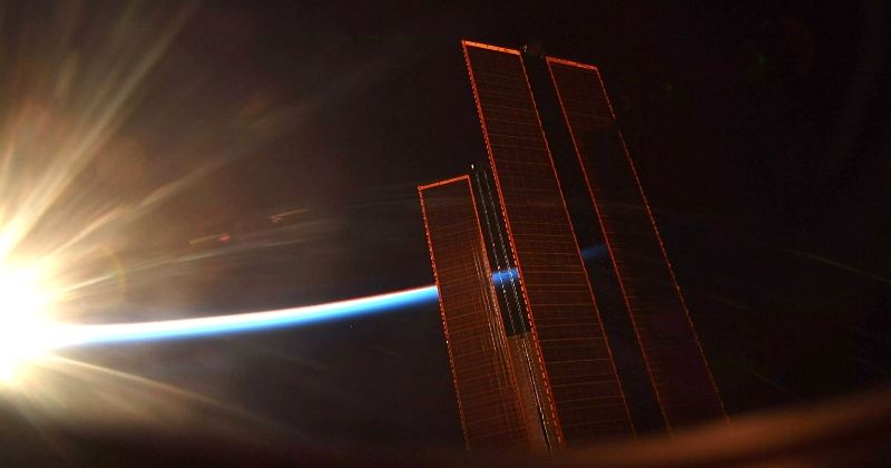 Astronaut Clicks Amazing Sunrise Reflecting Off Space Station's Solar ...