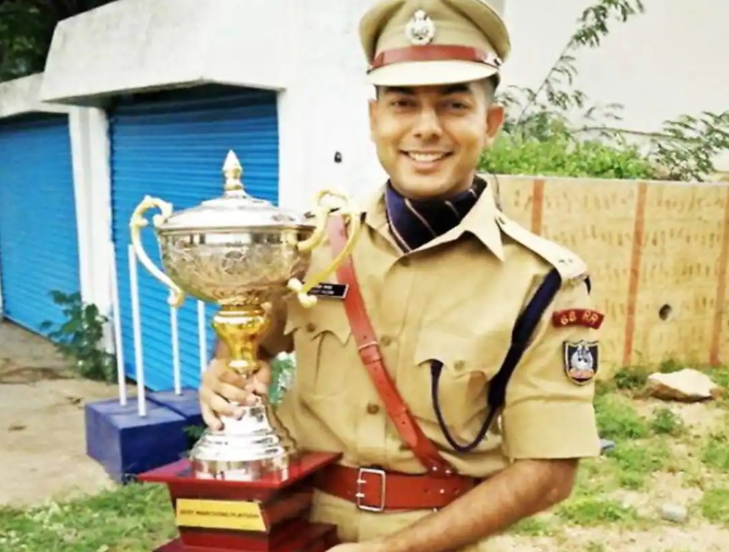 पुलिस अफसर पिता मारे गए, बेटे ने खुद को संभाला, संघर्ष करते हुए IPS ...