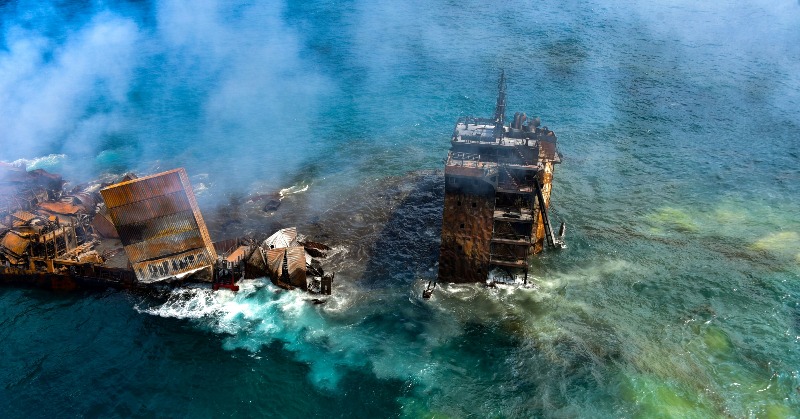 Gutted Sri Lankan Container Ship Sinks In Sea; Oil Spill & Threat To ...