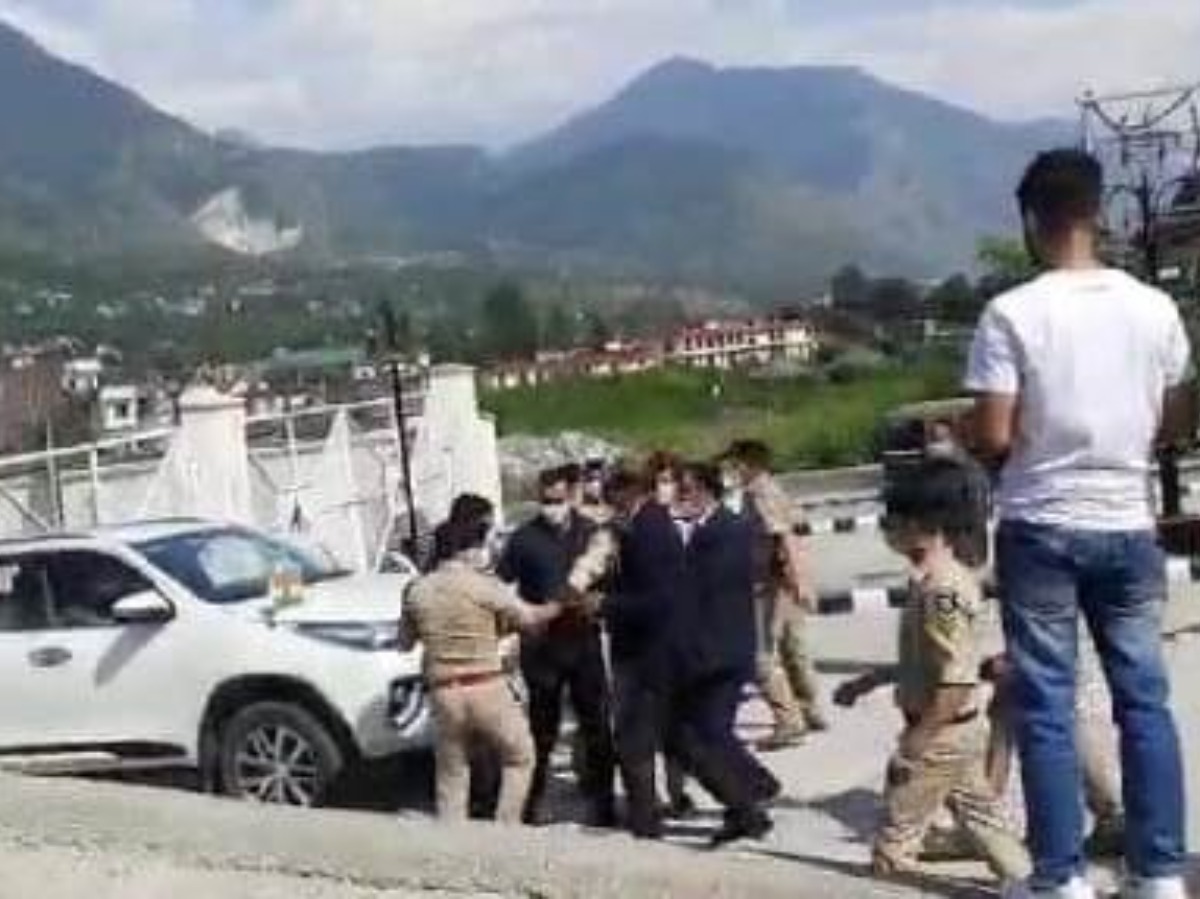 Scuffle Between Kullu SP, Himachal CM Security Staffer; Video Goes ...