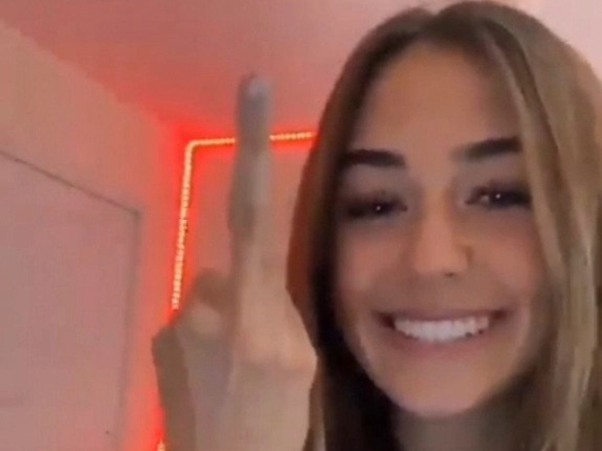 Woman Goes Viral For Her Extremely Long 5-Inch Middle Finger