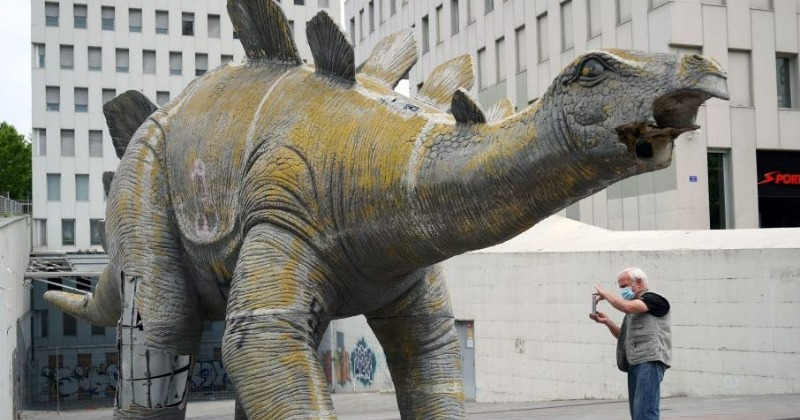 People Find A Corpse In A Dinosaur Statue After The Man Was Reported ...