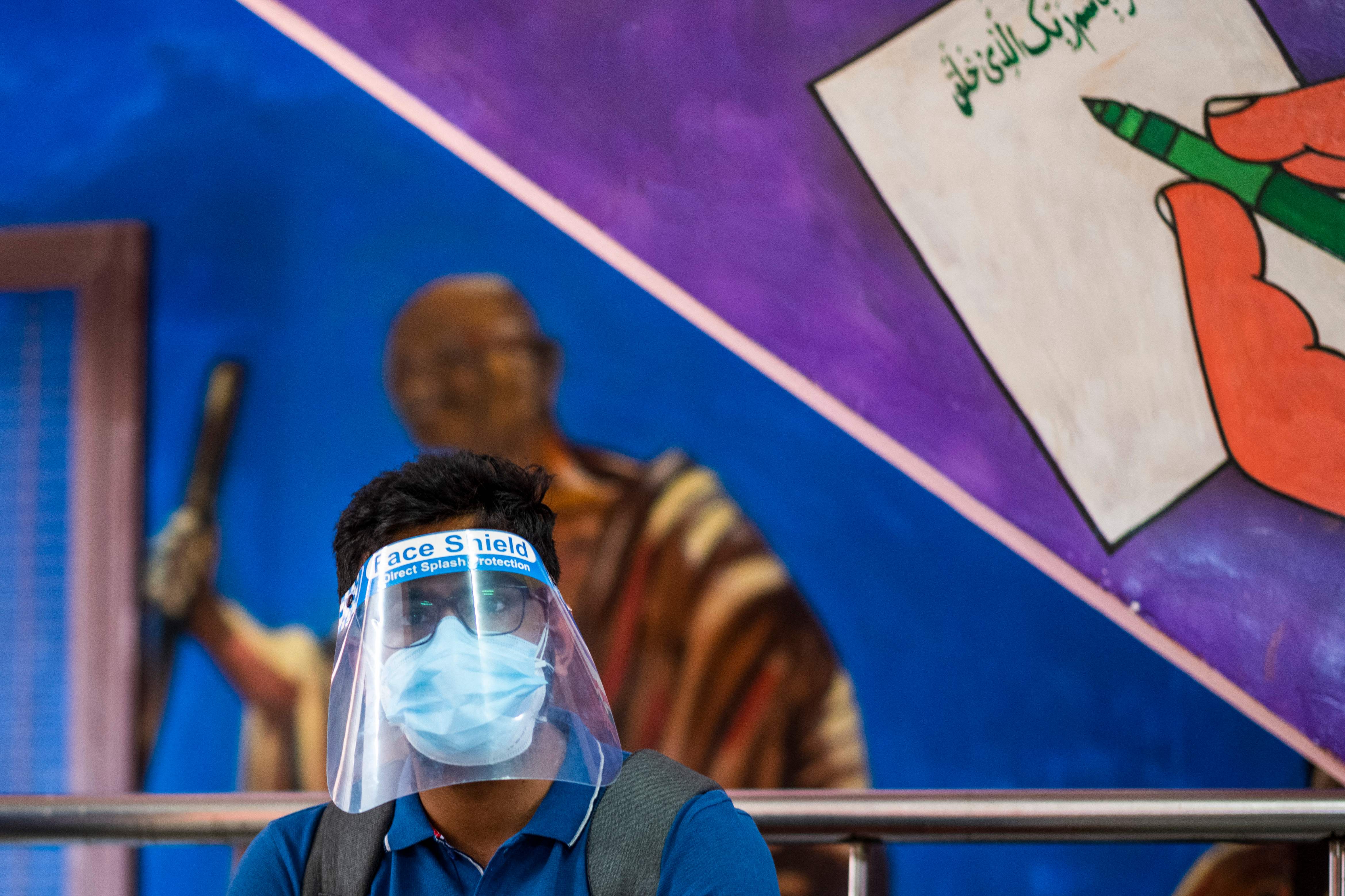 How India's Class Divide Is Accelerating Country’s COVID Vaccine Inequity