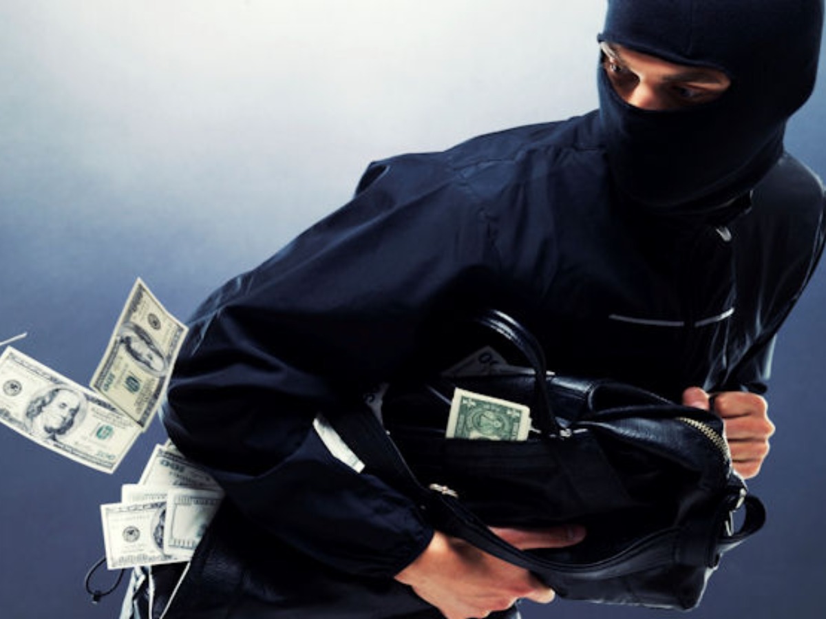 Man Survives Robbery Attempt After Bullet Bounces Off His Mobile Phone ...