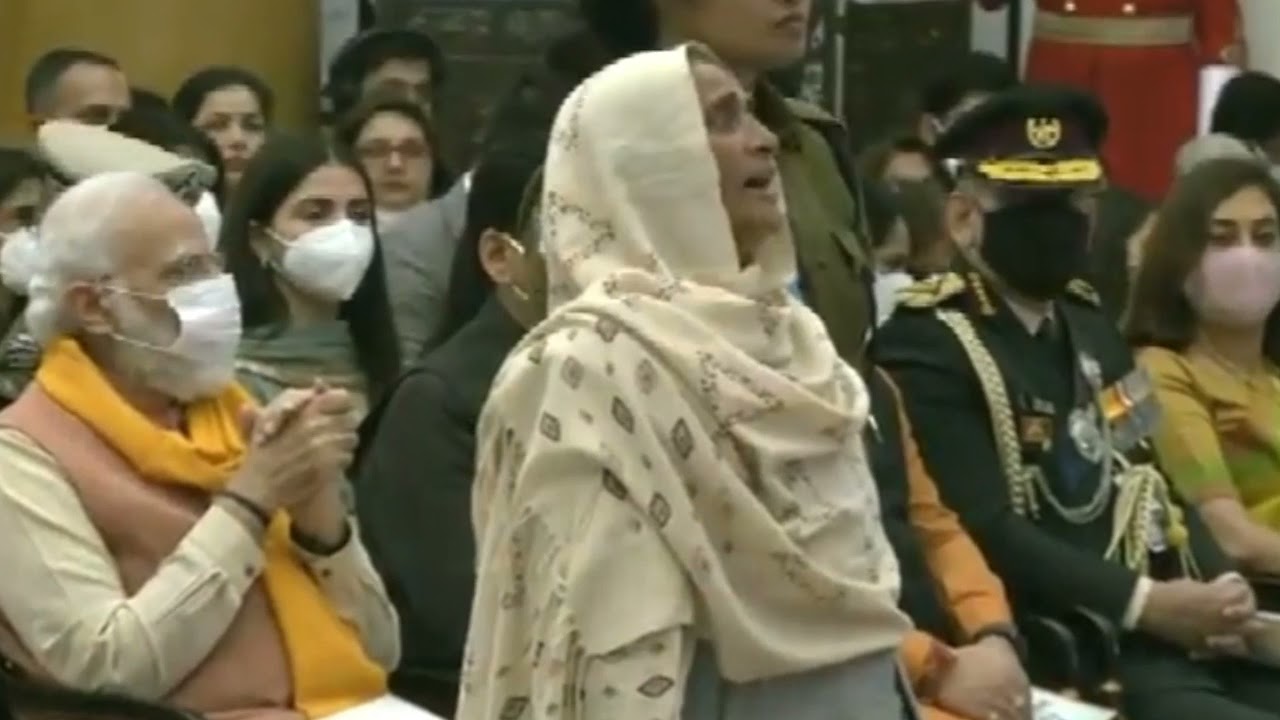 J&K Cop's Mother Breaks Down While Receiving Son's Shaurya Chakra