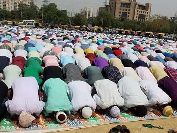 Hindu Man Offers Shop To Muslims For Namaz