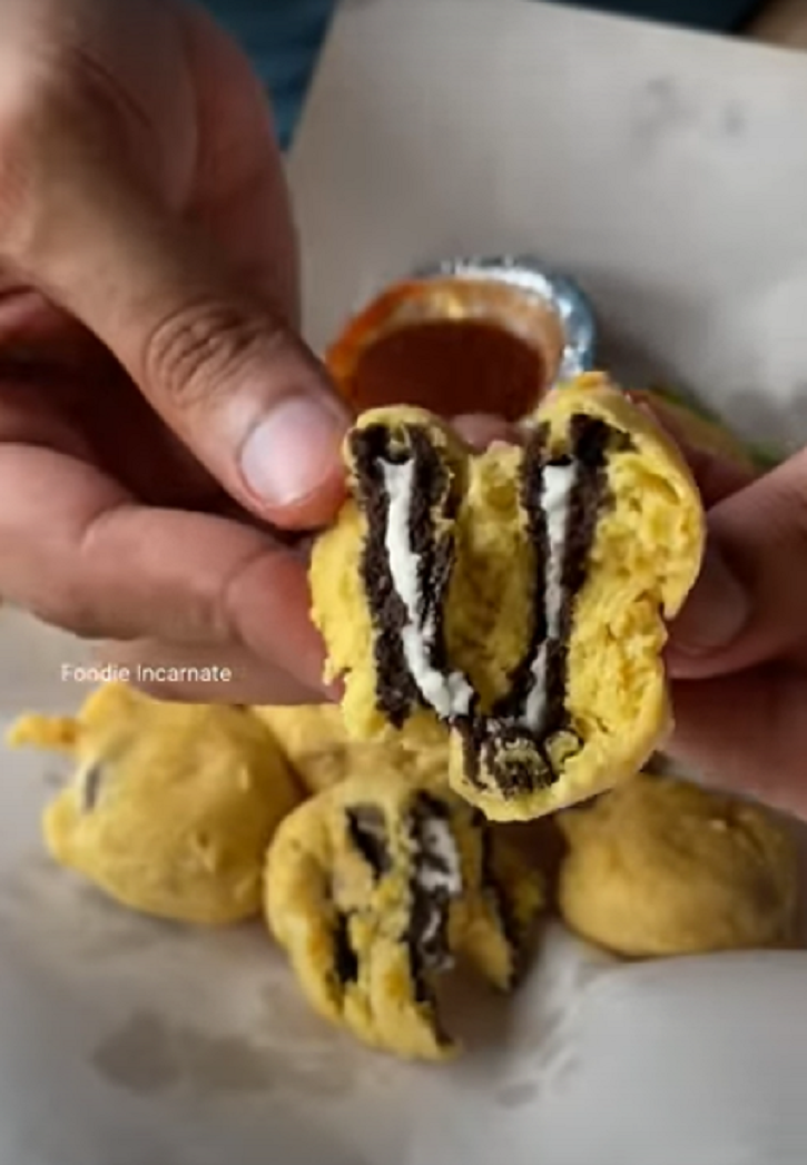 Ahmedabad Street Vendor Makes Oreo Pakodas