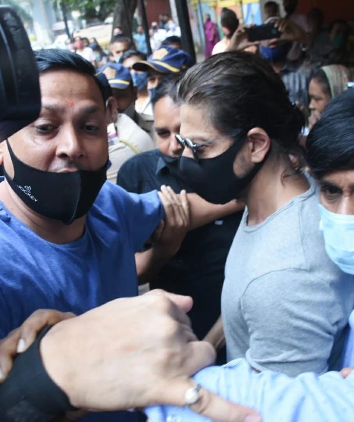 Before Resuming Work, SRK Assigns His Most Trusted Bodyguard Ravi Singh ...