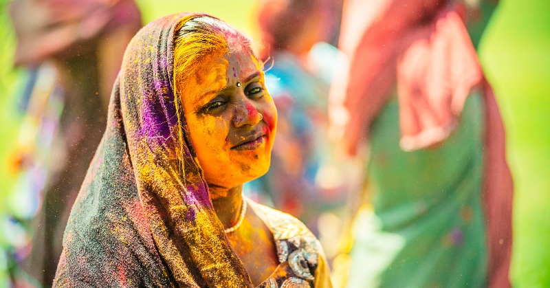 इन विचित्र परंपराओं के बारे में जानकर हैरान रह जाएंगे आप!