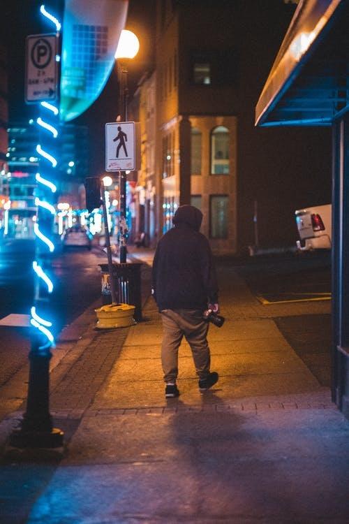 People Call Out A Guy Who Stalked A Girl Via An App