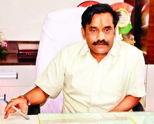 IAS उमाकांत उमराव: मध्य प्रदेश के देवास में 16000 तालाब बनवाकर किसानों ...