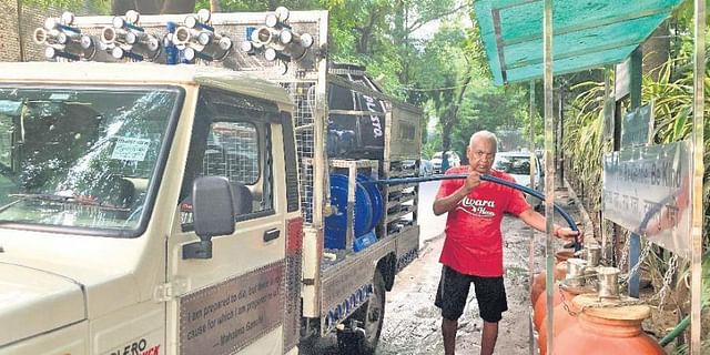 Delhi's 'Matka Man' On A Mission To Serve Potable Water To Thirsty People