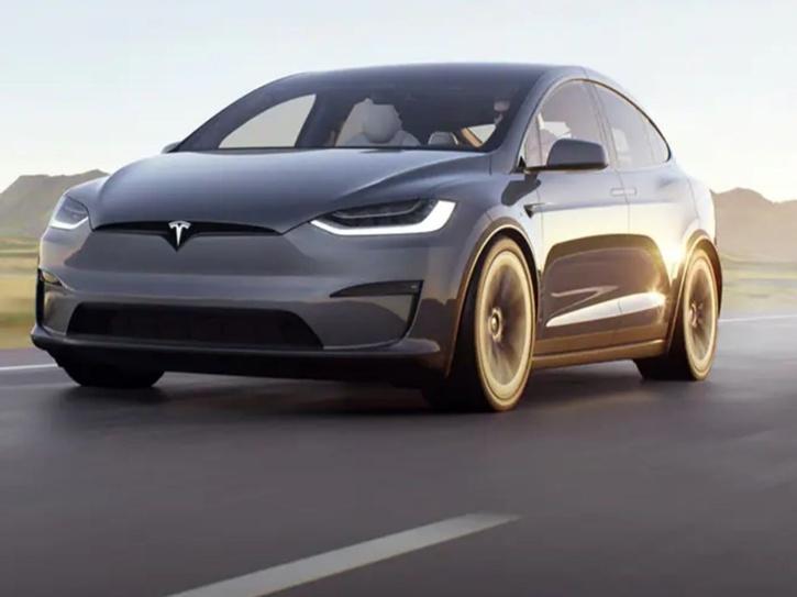 Amazing Viral Clip Shows How Tesla Cars "See" Vehicle Traffic On Road