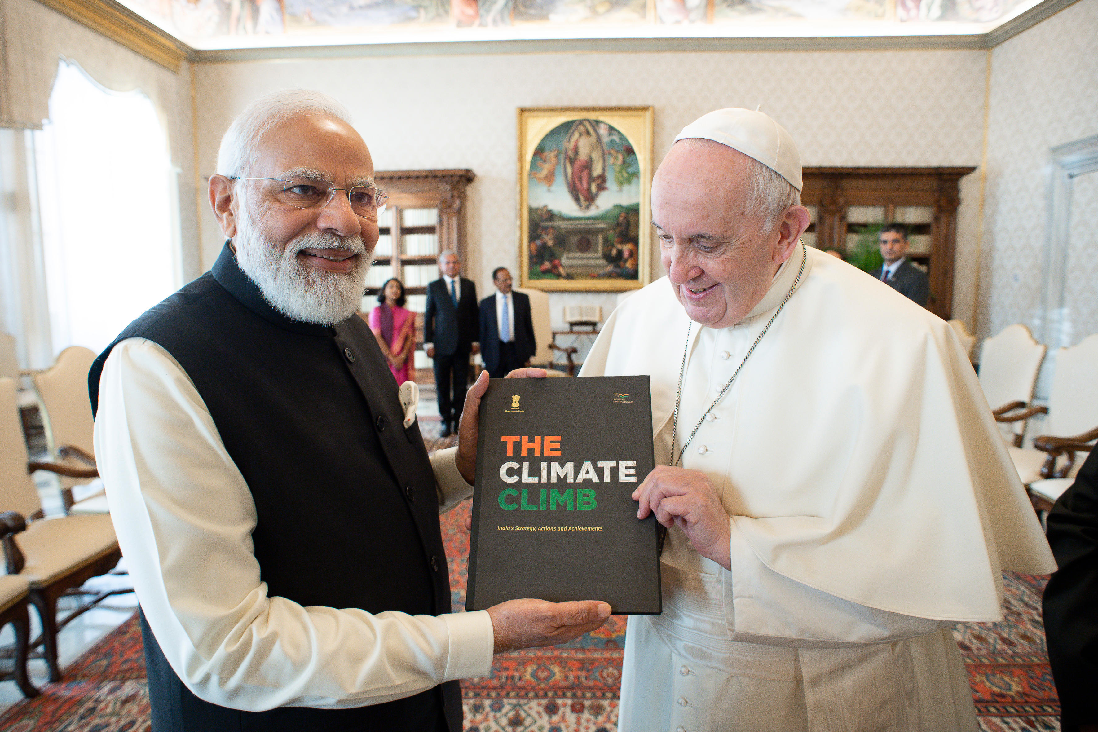 Prime Minister Narendra Modi Meets Pope Francis In Vatican, Invites The ...