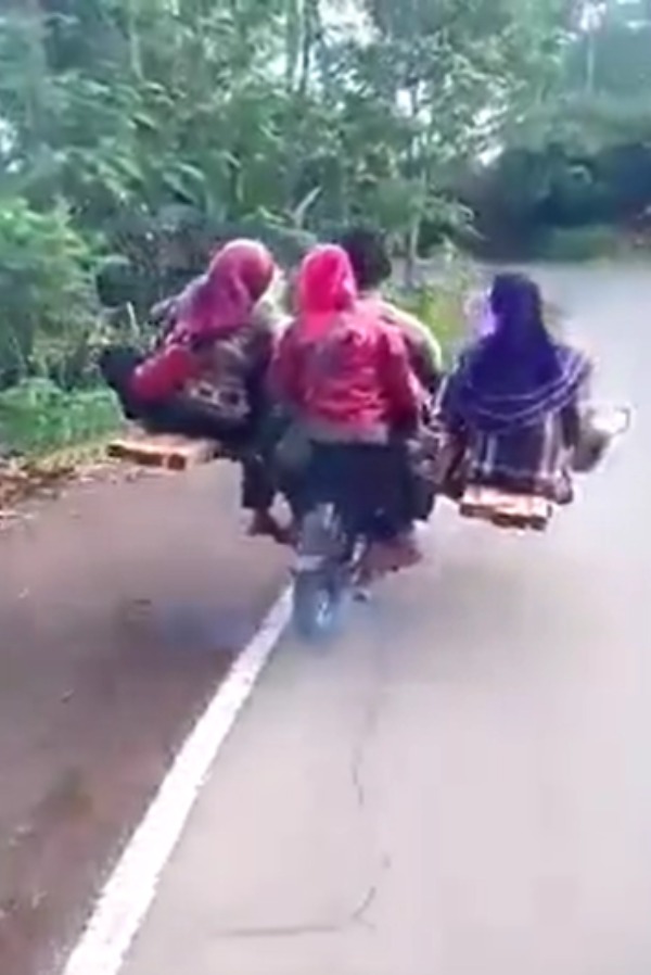 Hack To Carpool On Bike Goes Viral